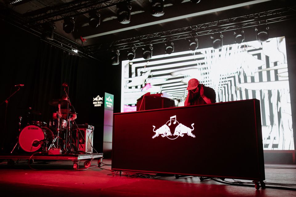 Alex Silva (live) + Infinity Knives @ Ferro Bar - Eventos no Porto